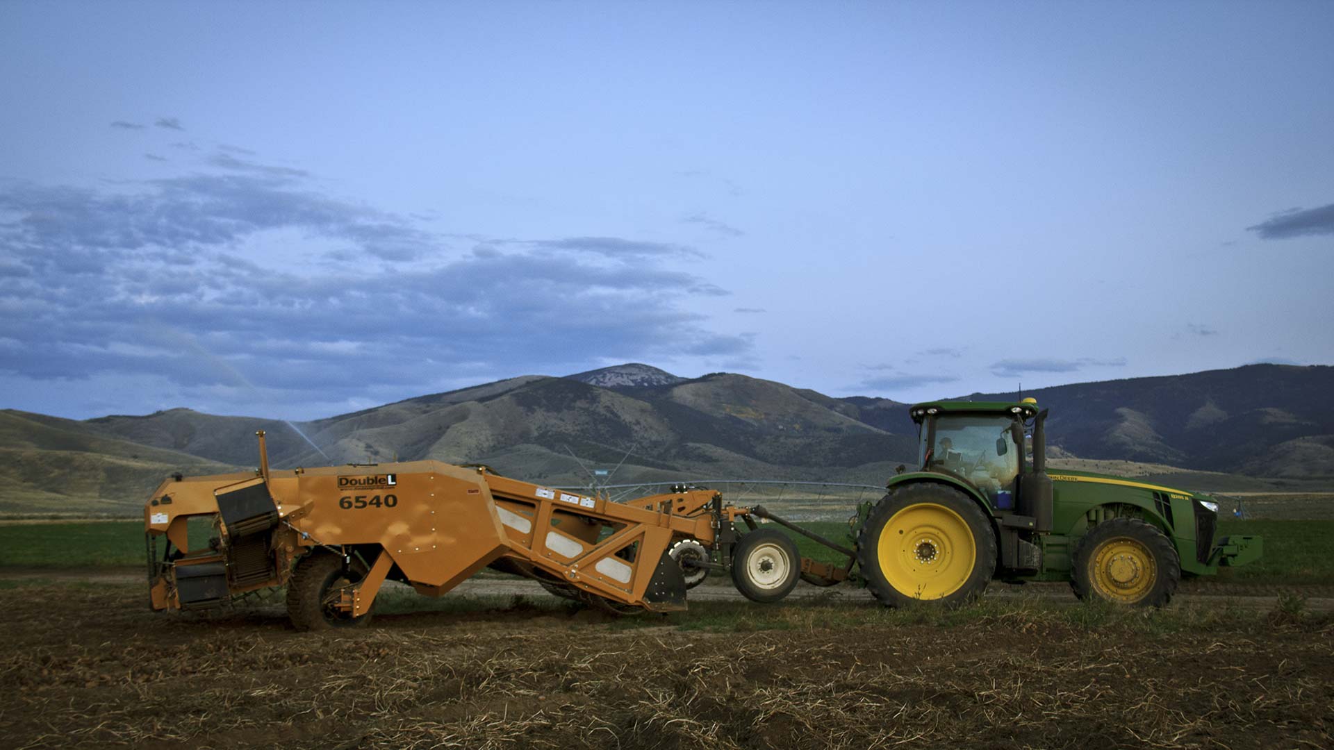 6500 Series Windrowers: Fast, High-Capacity Potato Harvesting Machines