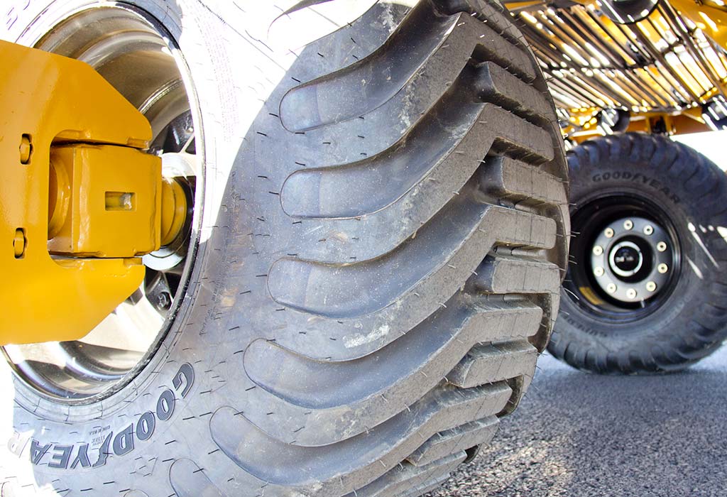 6500 Series Windrowers: Fast, High-Capacity Potato Harvesting Machines