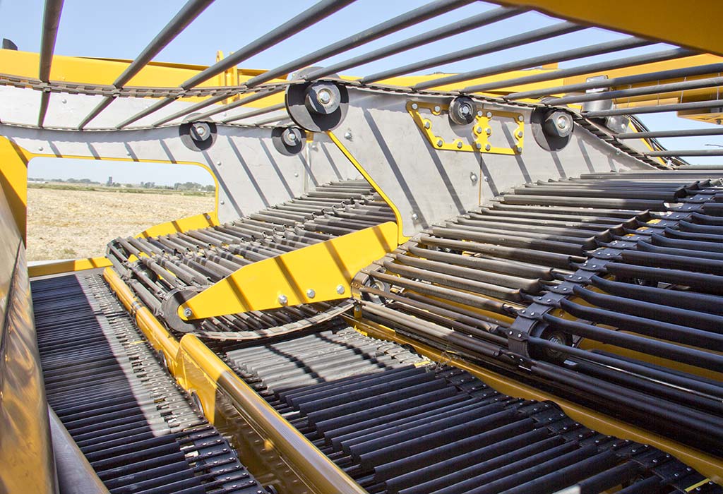 6500 Series Windrowers: Fast, High-Capacity Potato Harvesting Machines