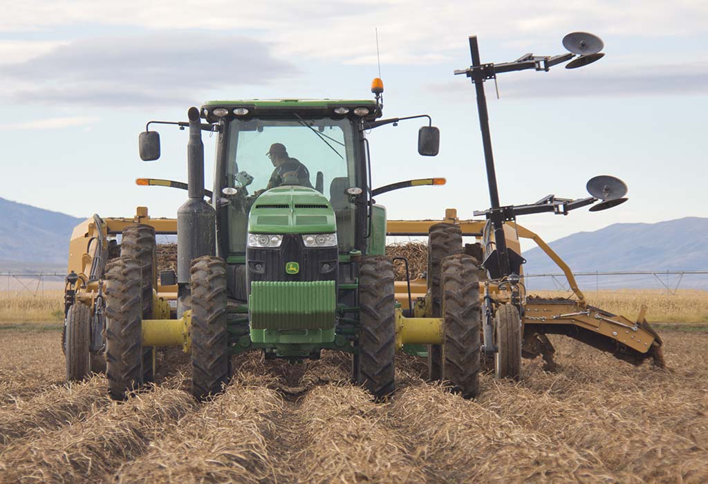 6500 Series Windrowers: Fast, High-Capacity Potato Harvesting Machines