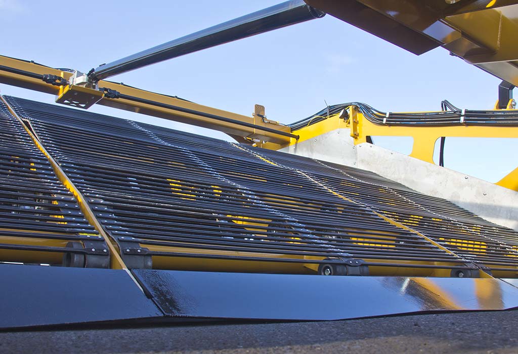 6500 Series Windrowers: Fast, High-Capacity Potato Harvesting Machines