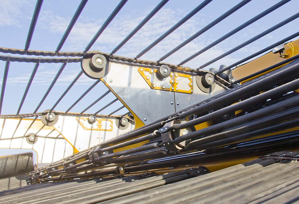 6500 Series Windrowers: Fast, High-Capacity Potato Harvesting Machines