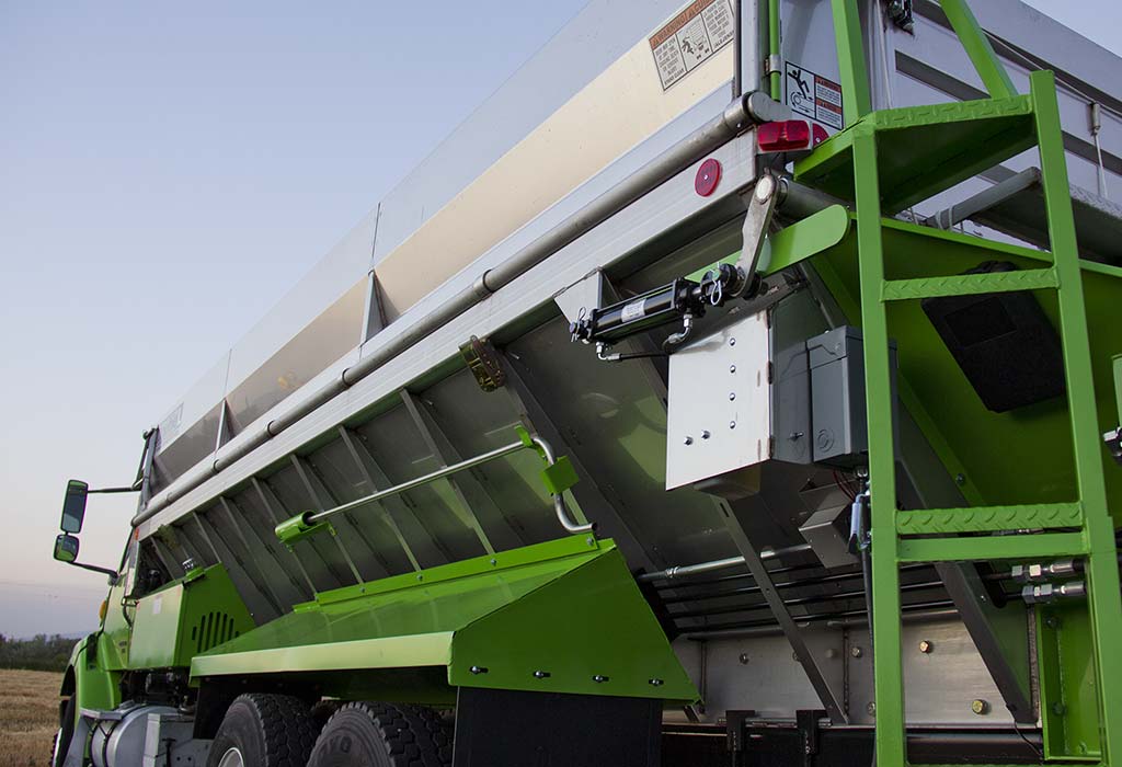 The Fast and Versatile Self-Unloading Truck Bed