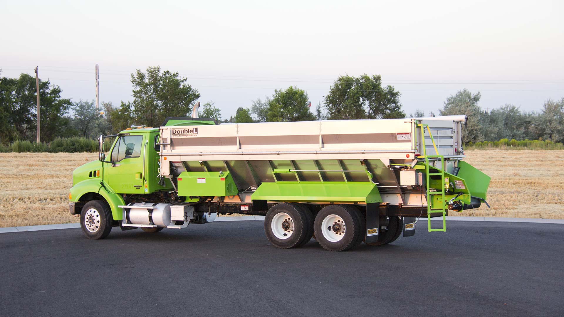 The Fast and Versatile Self-Unloading Truck Bed