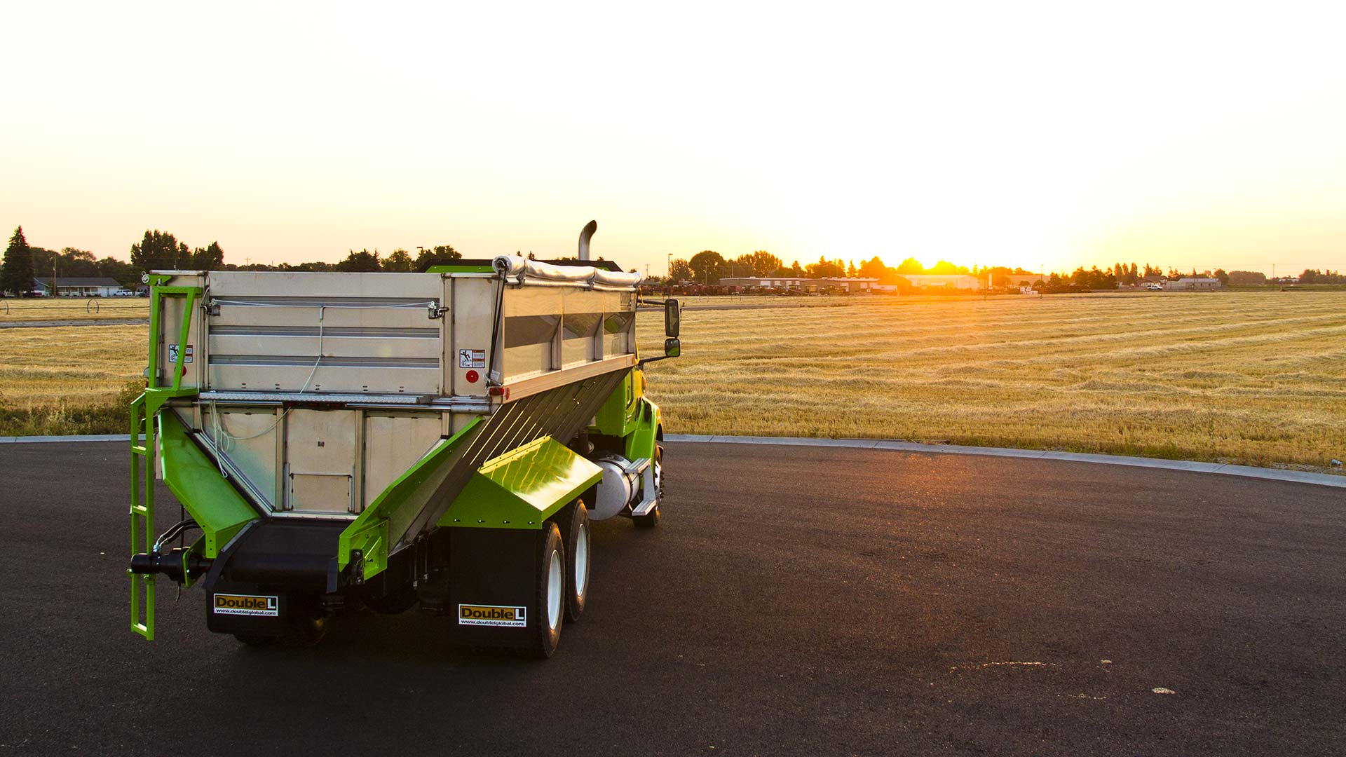 The Fast and Versatile Self-Unloading Truck Bed